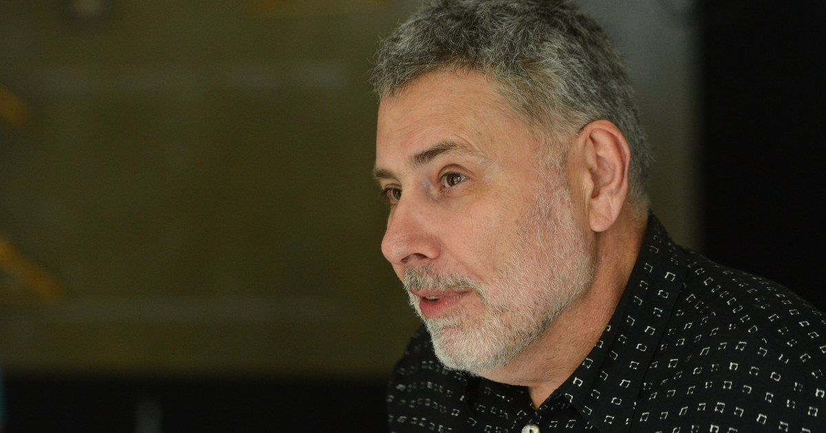 Prvi solo album basiste kultnih "Idola"