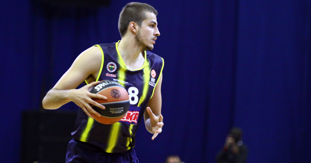 Napadnut Nemanja Bjelica, osumnjičen bivši fudbaler Zvezde Napadnut Nemanja Bjelica, osumnjičen bivši fudbaler Zvezde